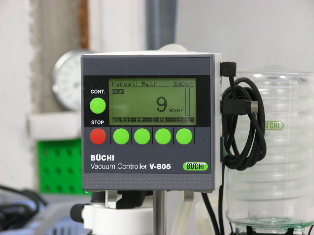 labstuff.eu - Buchi V-500 Vacuumpump with V-805 Controller and COndensor
