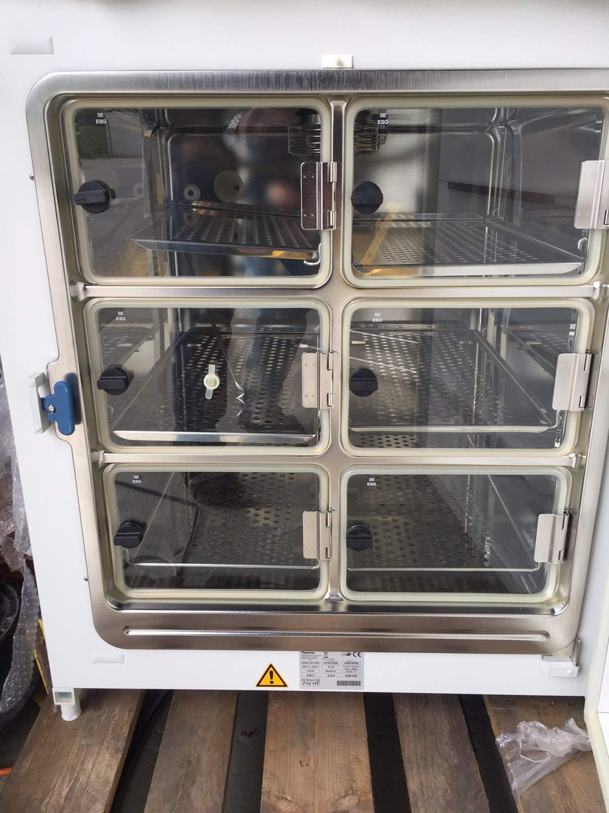 labstuff.eu - Thermo HeraCell 240i CO2 Incubator with O2 Option