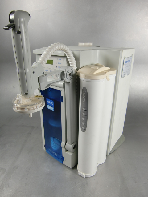 labstuff.eu - Millipore water purification system, type Milli Q Academic.