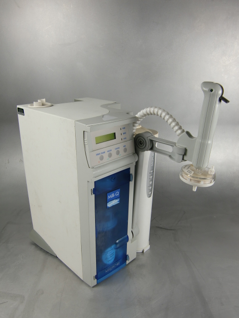 labstuff.eu - Millipore water purification system, type Milli Q Academic.