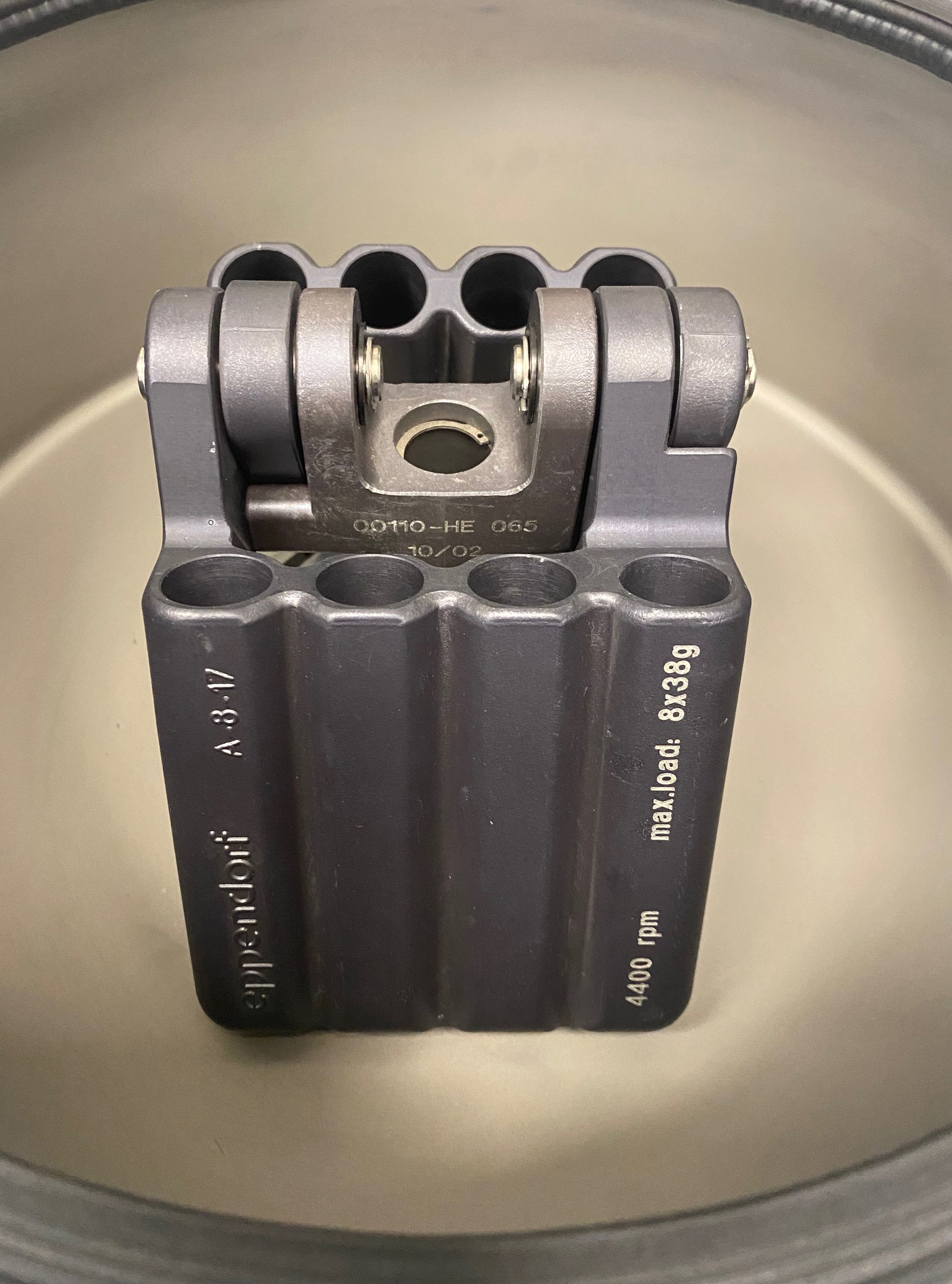 labstuff.eu - Eppendorf 5702 Centrifuge with A-8-17 Rotor 8x15ml NEW