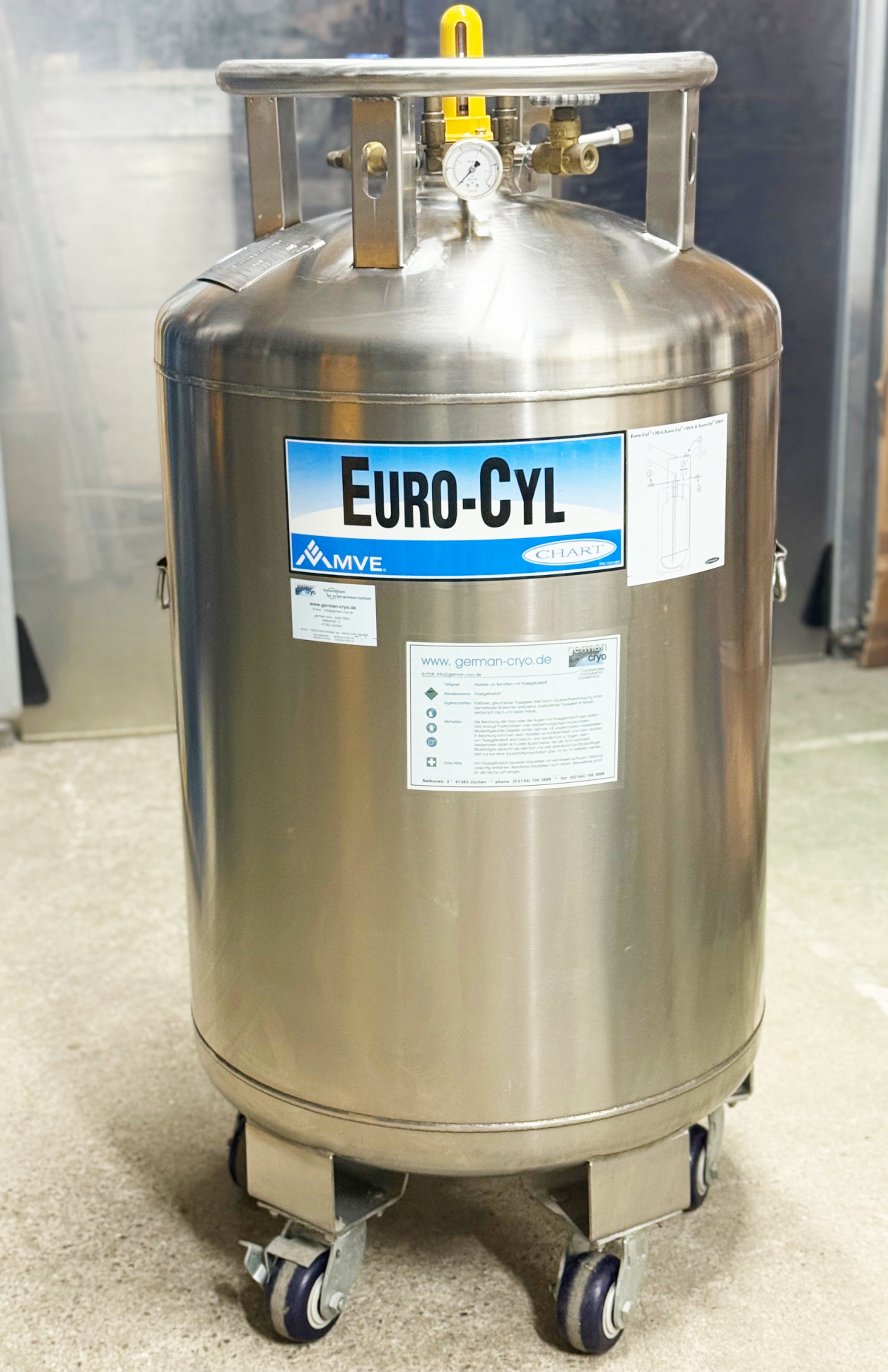 labstuff.eu - Eurocyl 230/4 nitrogen tank in very good condition