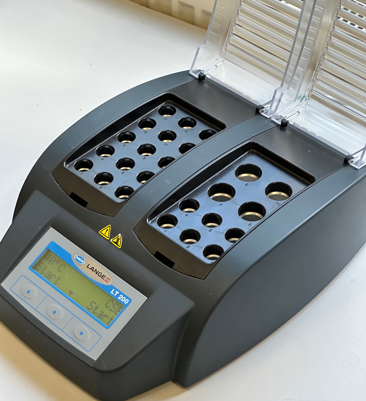 labstuff.eu - Hach LT200 Cuvette Thermostat, for 21x 13mm and 4x20mm ...