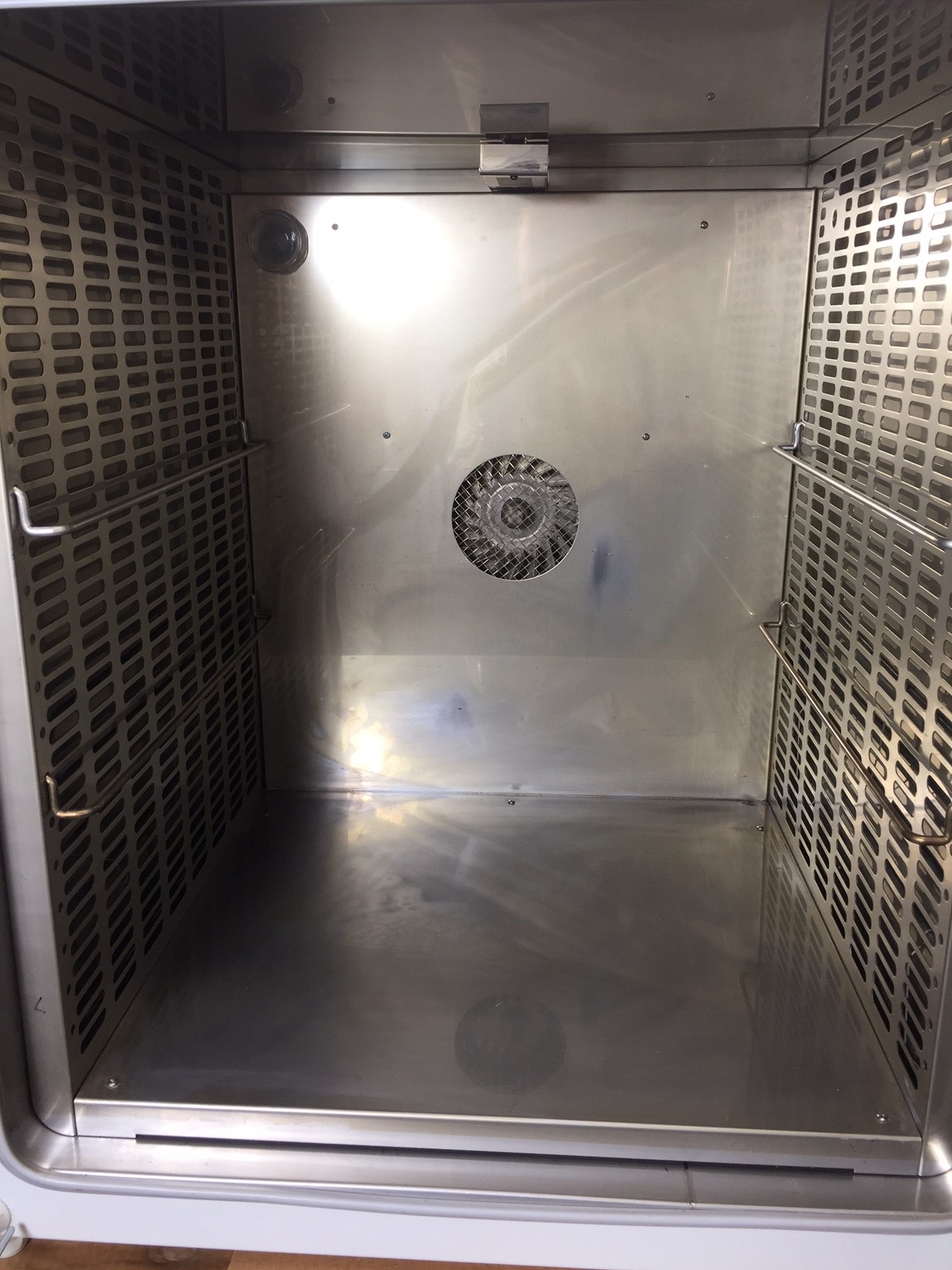 labstuff.eu - Heraeus Kendro UT6200 Trockenschrank mit 2 Sichtfenstern ...