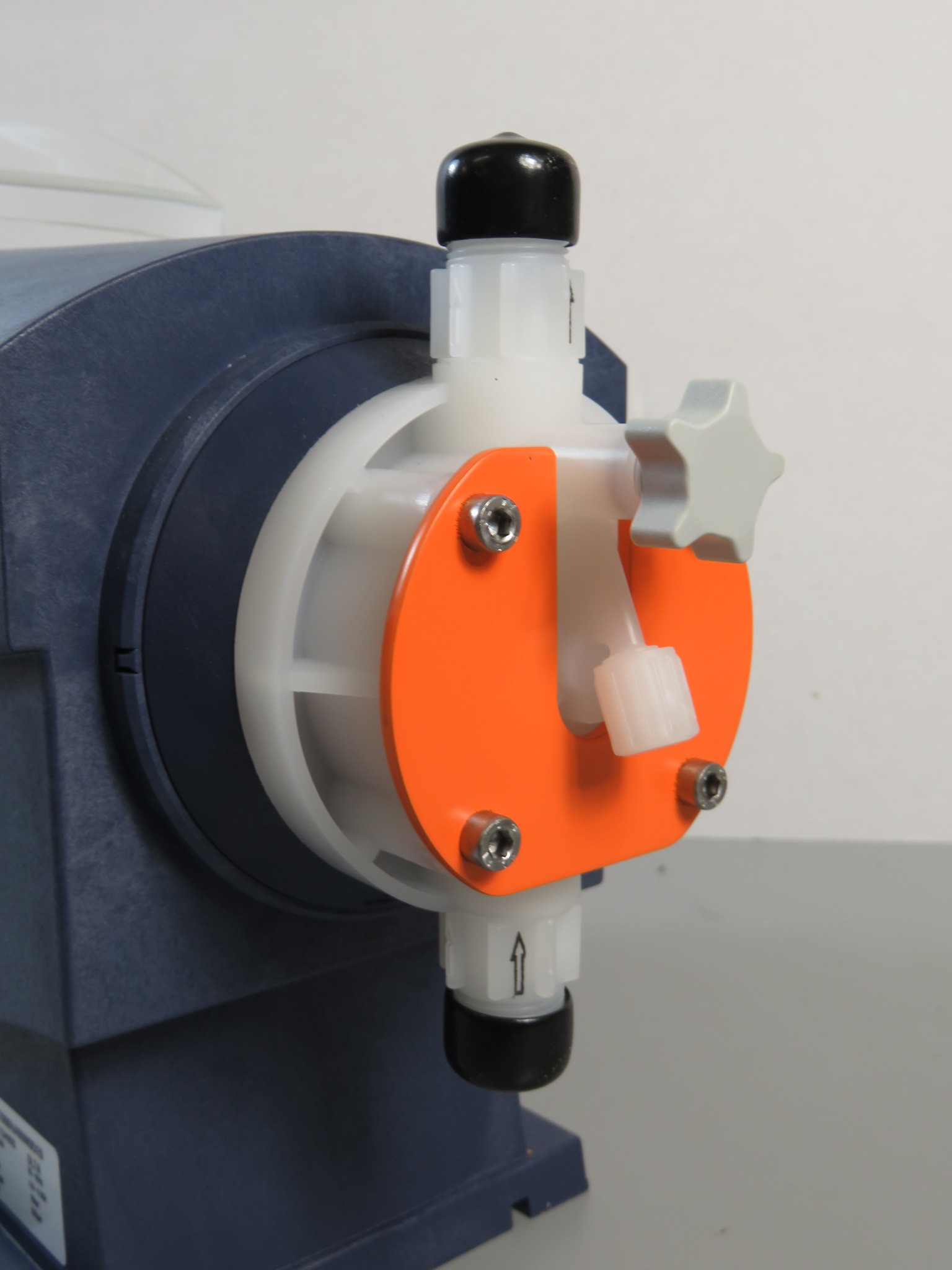 labstuff.eu - ProMinent DLTA 1606 diaphragm metering pump, 16bar, 7,8l ...