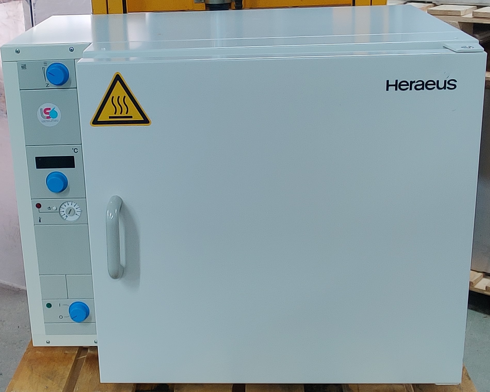 labstuff.eu - Heraeus T6060, 300°C, 57 liters