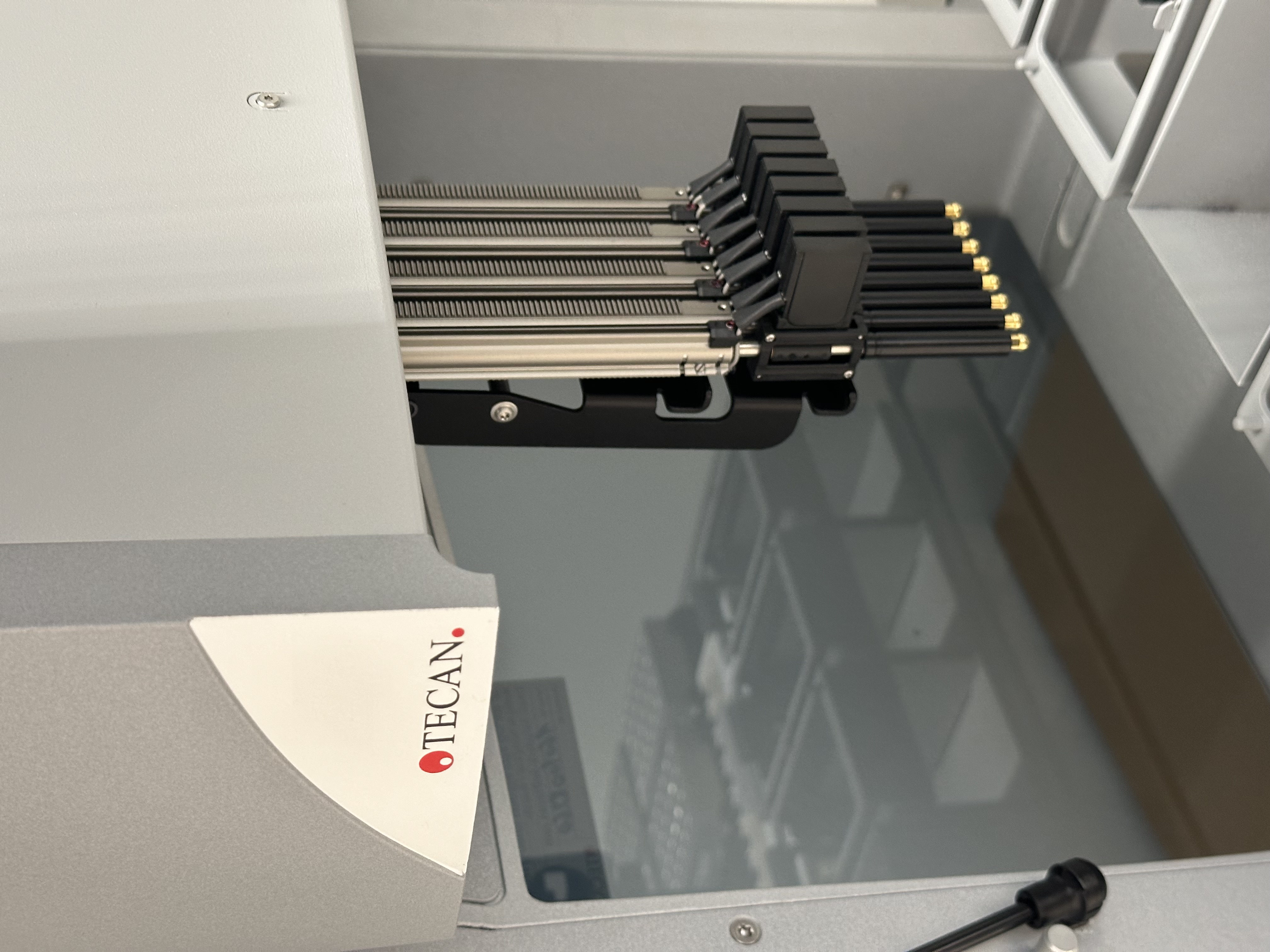 labstuff.eu - Tecan Fluent 780 Liquid Handler with Computer, Software, Parts