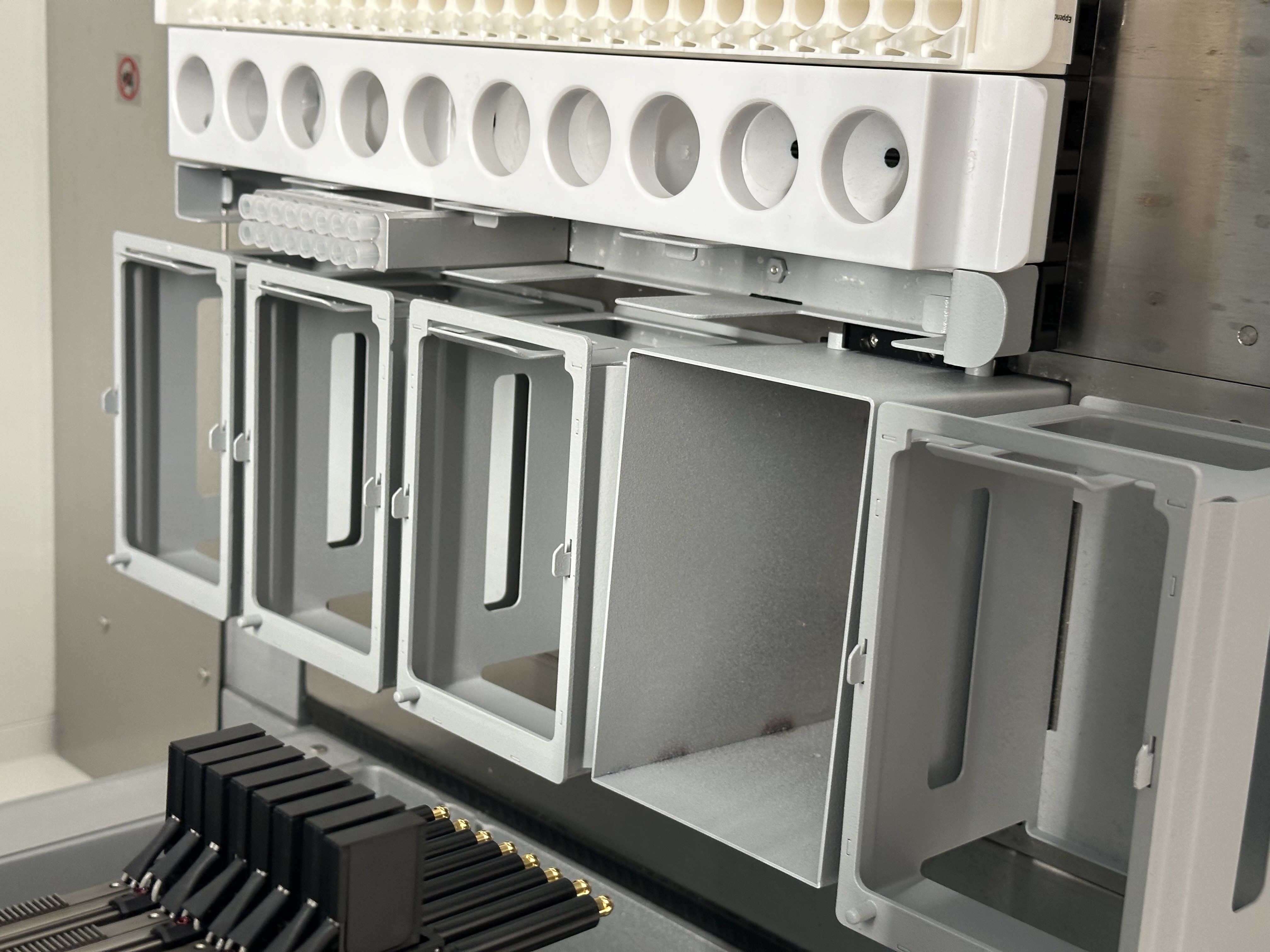 labstuff.eu - Tecan Fluent 780 Liquid Handler with Computer, Software, Parts