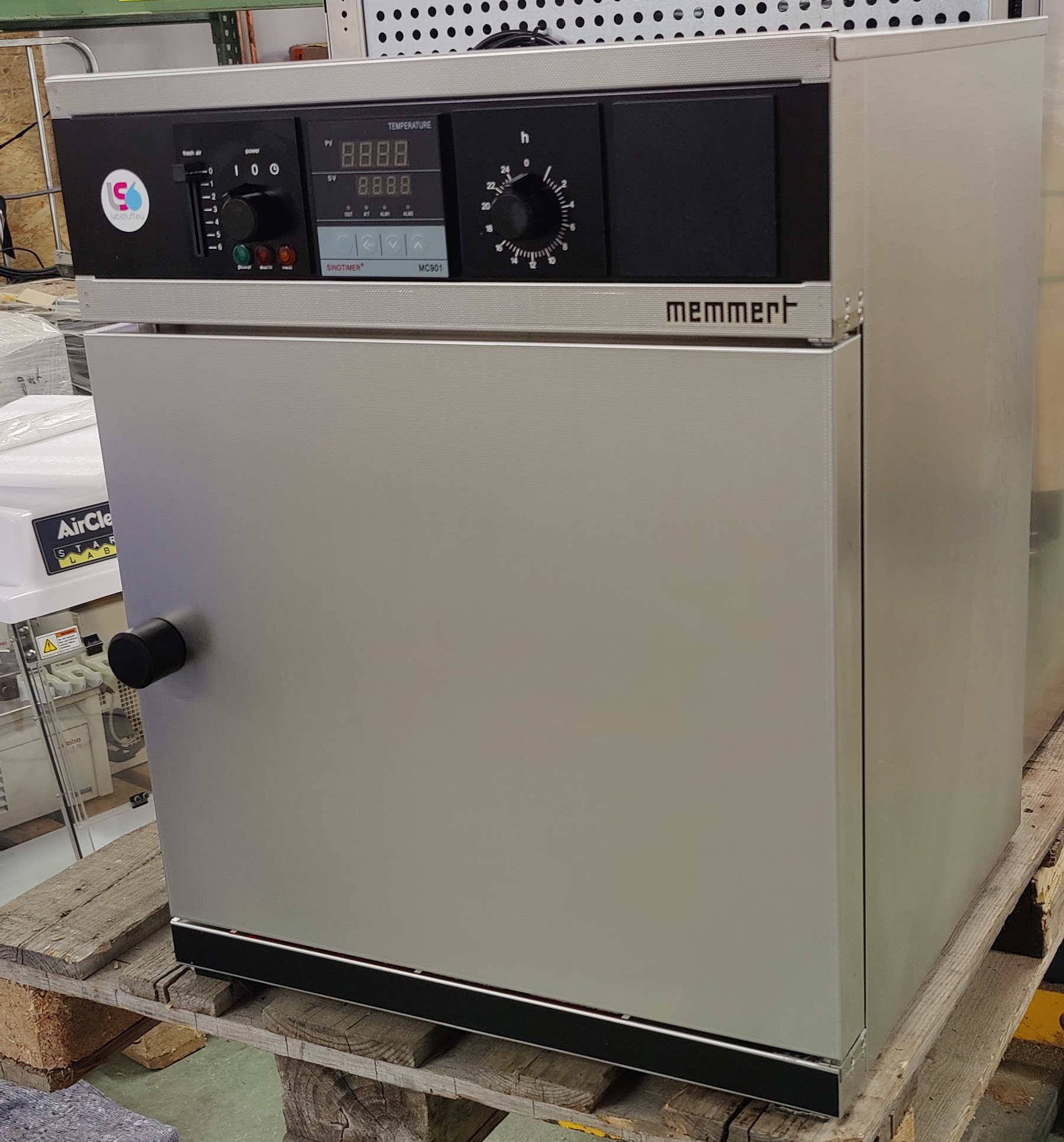 labstuff.eu - Memmert BE 400 Incubator 53 L max. 70 °C