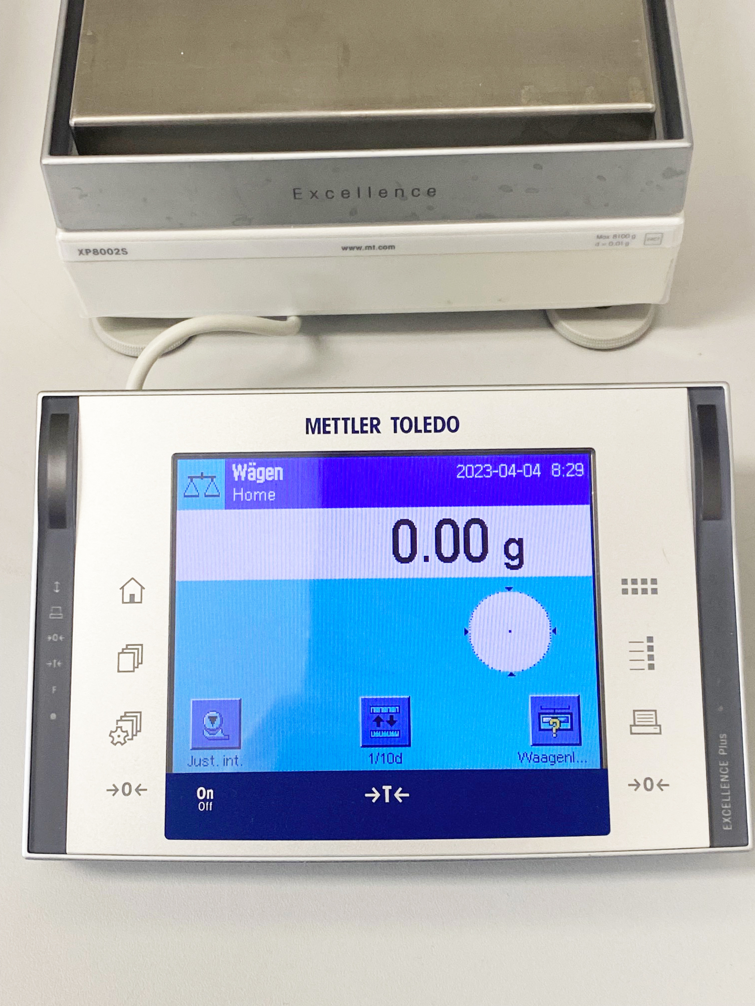 labstuff.eu - Mettler XP8002S Precision Balance, max 8000g, d=0,01g ...