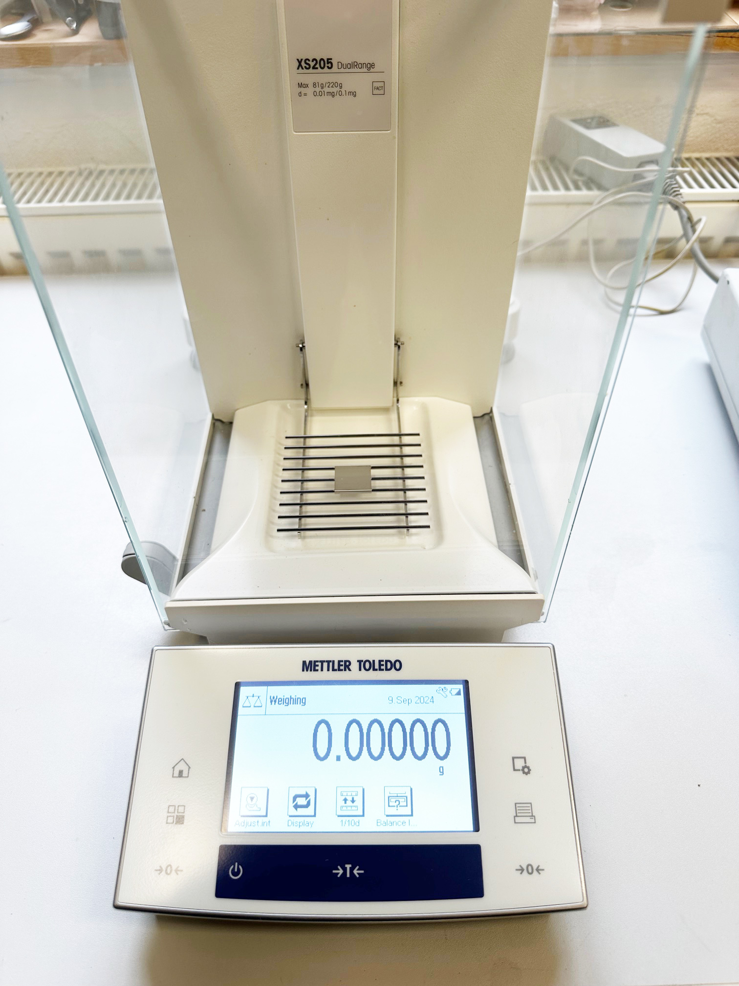 labstuff.eu - Mettler XS205DU Analytical Balance like new