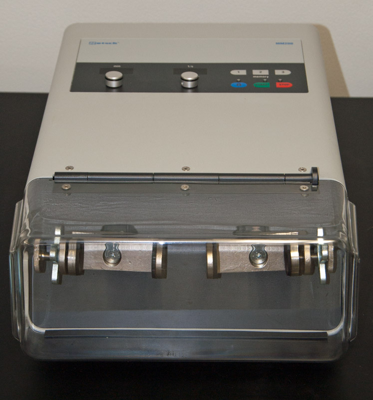 labstuff.eu - Retsch MM-200 Kugelmühle / Schwingmühle