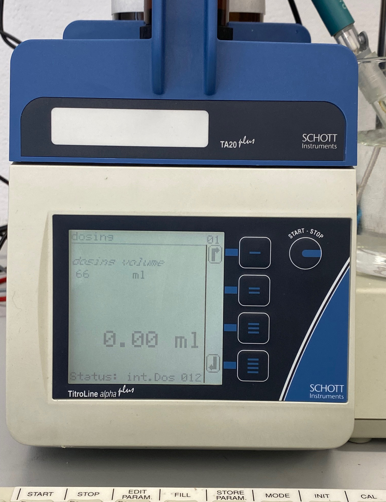 labstuff.eu - Schott Titroline alpha plus mit TA20 plus Wechselaufsatz, Magnetrührer, Tastatur ...