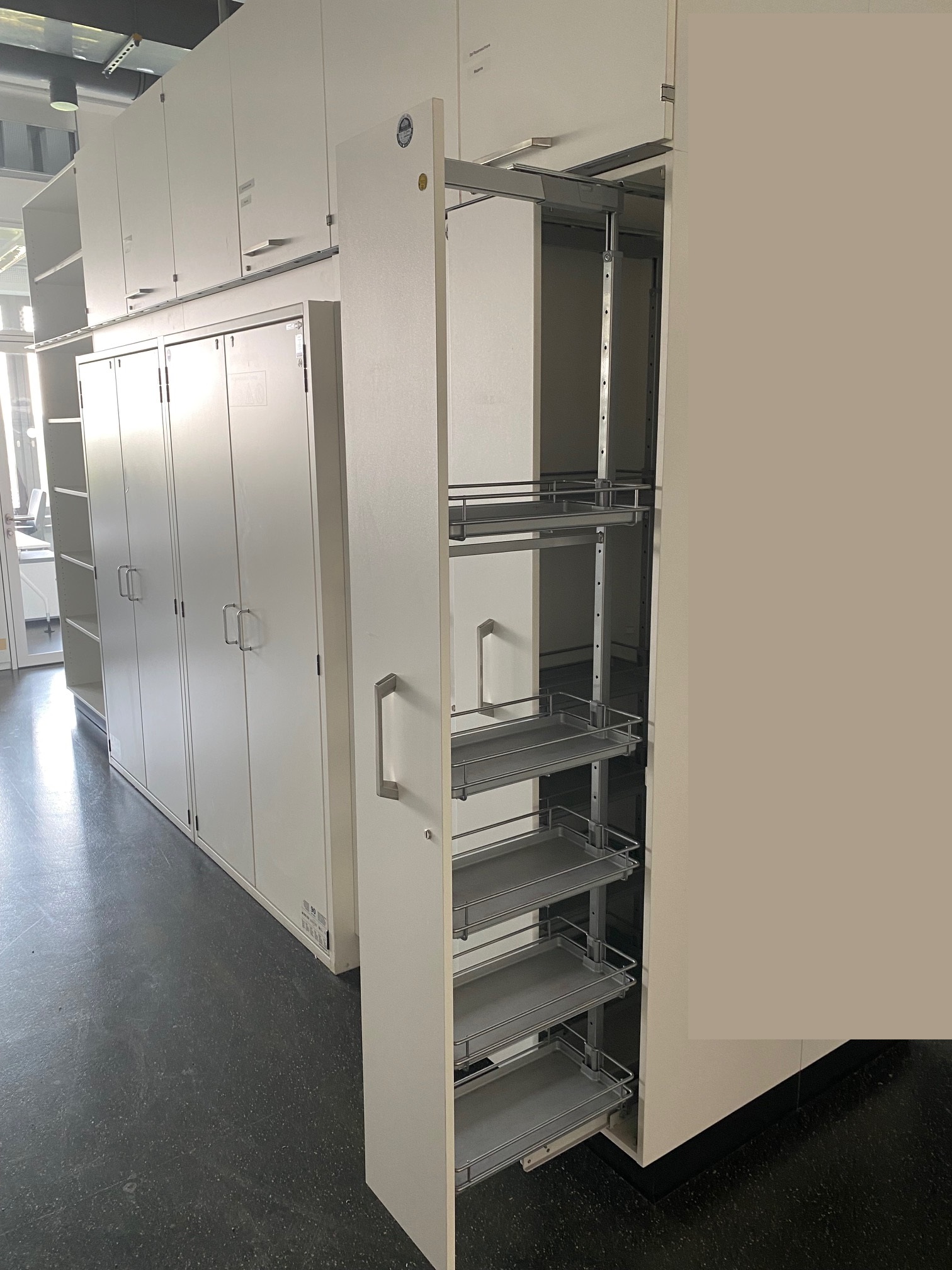 labstuff.eu - Waldner Scala Pull-Out Cabinet 600x550x2090mm