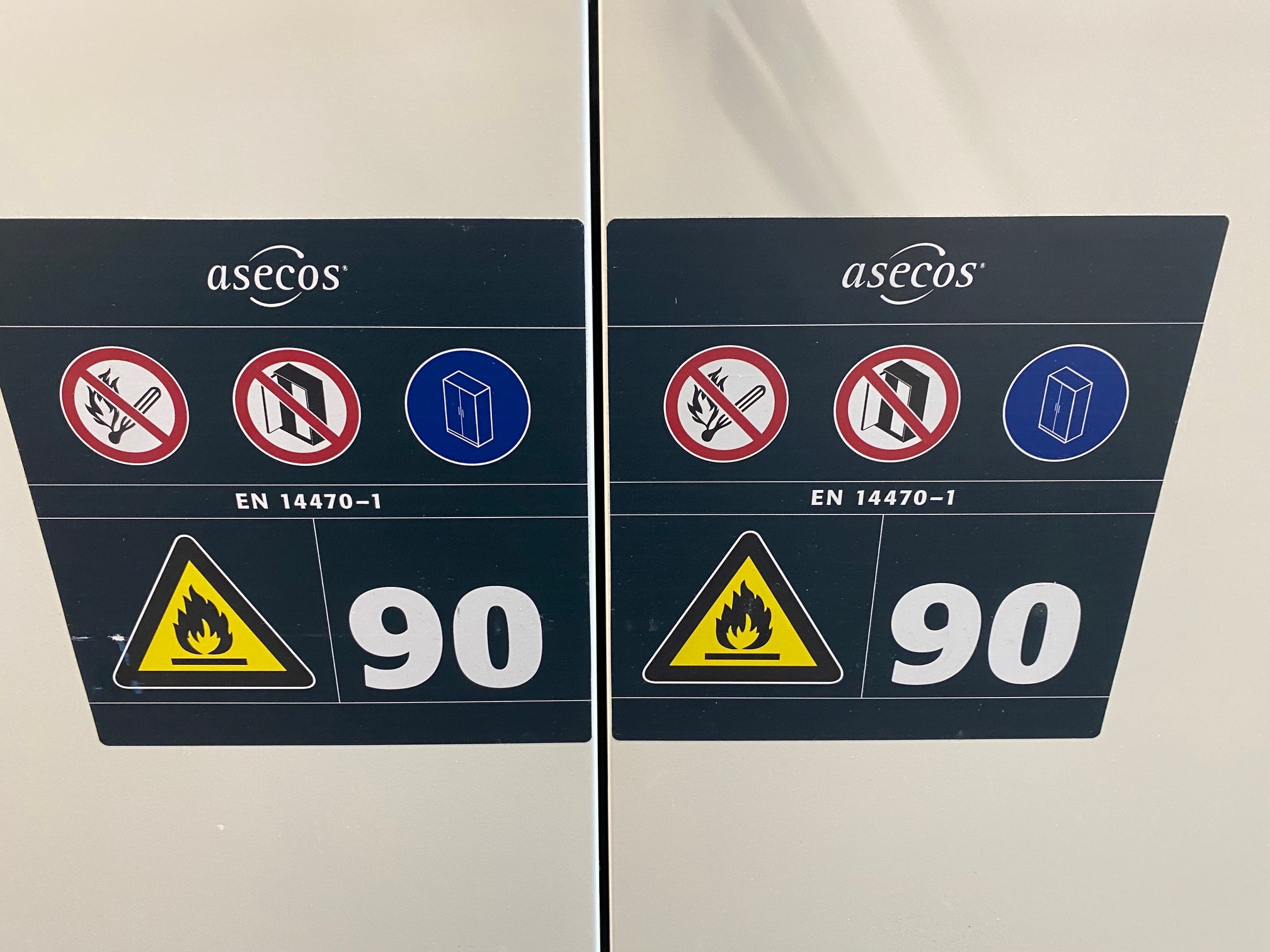 labstuff.eu - Waldner Scala Bench Mounted Fume Hood, 1500mm, with lots ...