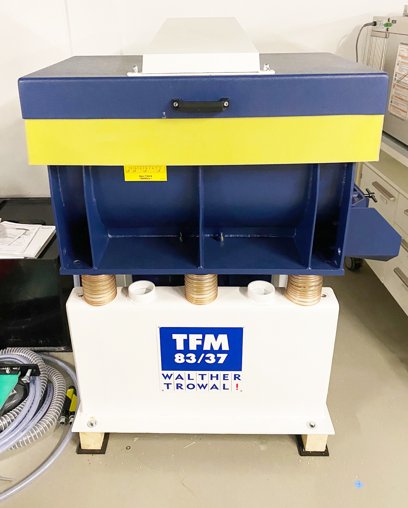 labstuff.eu - Walther Trowal TFM 83/37 Gleitschleifmaschine, Baujahr ...