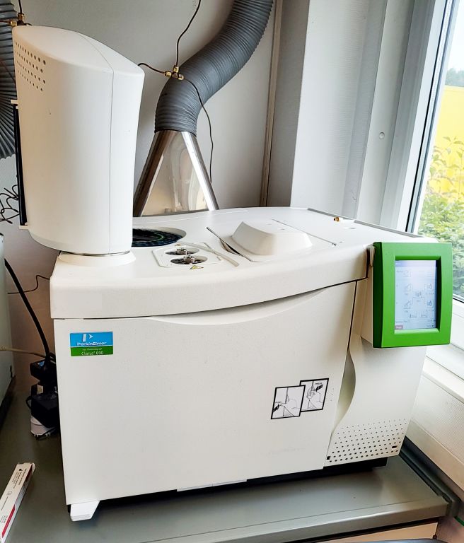 labstuff.eu - Perkin Elmer Clarus 690 2-channel FID gas chromatograph ...